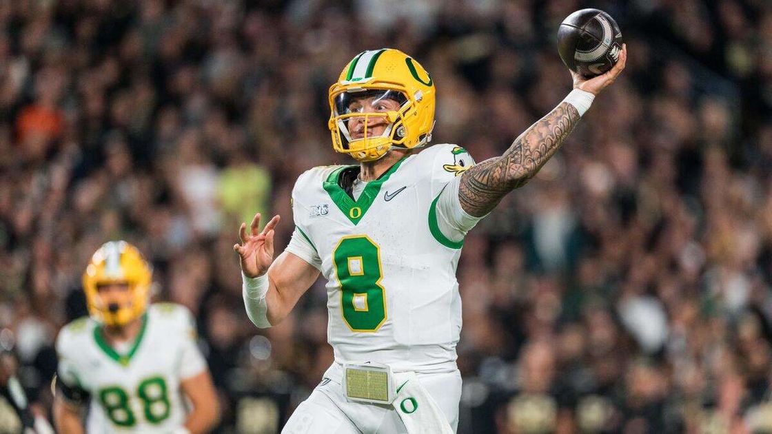 Oregon vs. Michigan Picks, Predictions & Odds - NCAAF Week 10