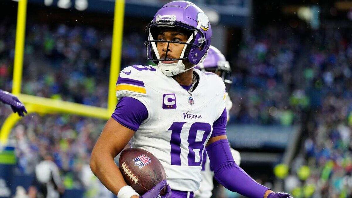 Vikings vs. Packers Picks, Predictions & Props - NFL Week 17